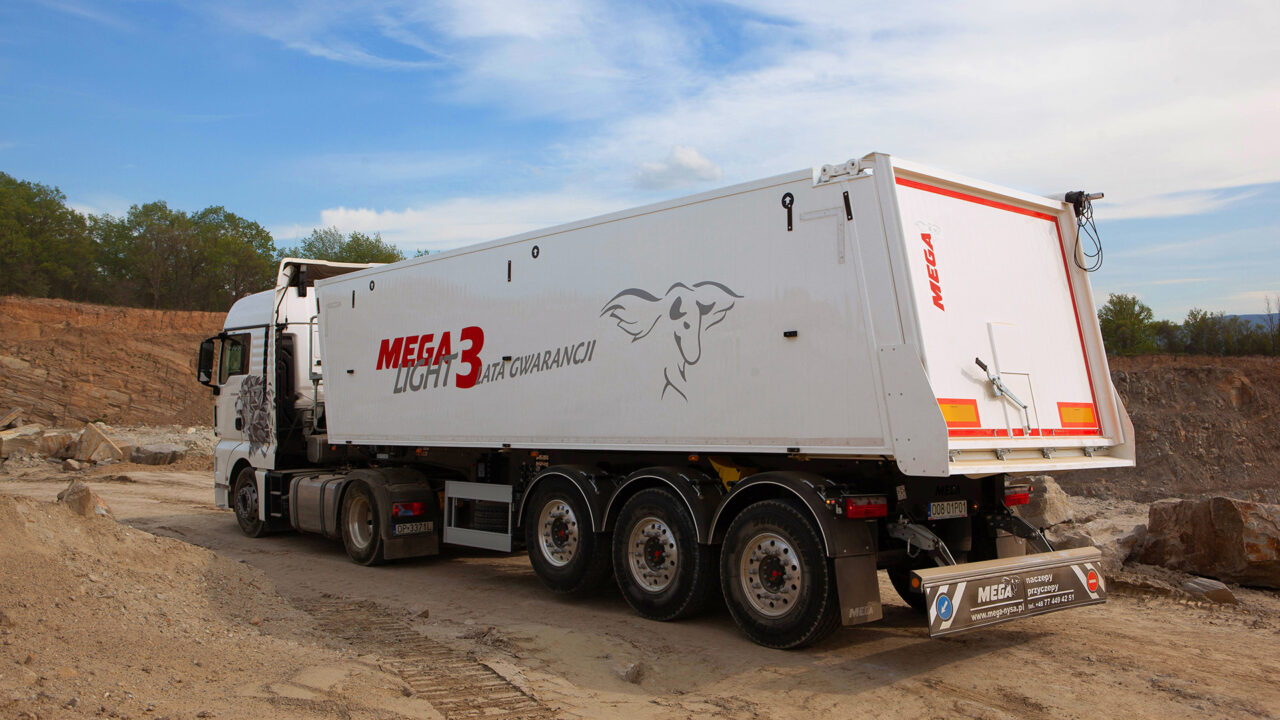 Light 3 - Lengőajtóval - Delta Truck